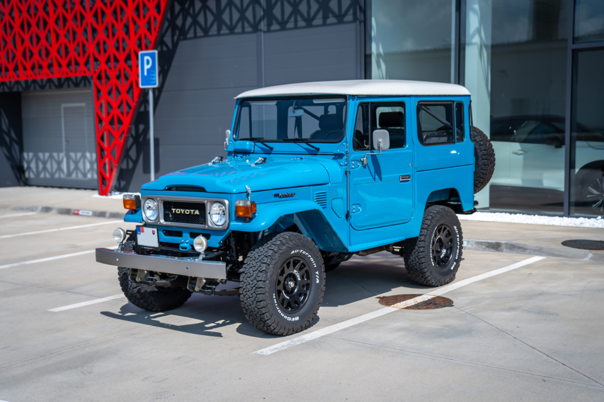 Toyota FJ40 Landcruiser Restomod | V8 | Top-Zustand | 1982 ...